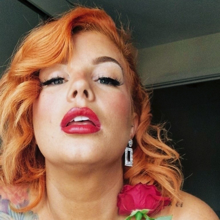 @Jiggly_jugsxx Lnk.Bio · link in bio