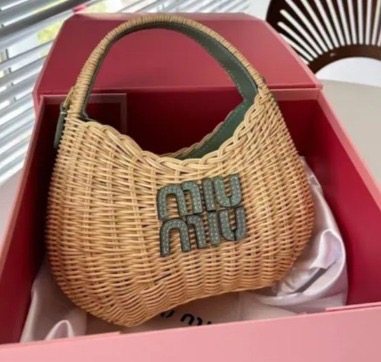 @_.moniboo Lnk.Bio · link in bio